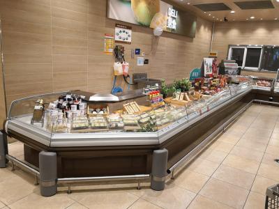 China Curved Glass Serve Over Display Chiller EBM Fan Motor For All Food Types for sale