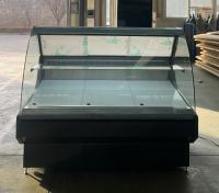 China 1500mm Serve‑over Meat Display Counter with Lift‑up Glass & Panoramic Endpanels for sale