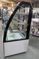 China 900MM Curved Anti‑Fog Glass 3‑Tier Pastry Display Plug‑and‑Play Commercial Chiller for sale