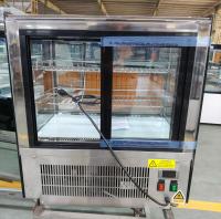 China 660mm Counter‑Top Flat‑Front Cake Chiller Double‑Tempered‑Glass Mini Dessert Showcase for sale