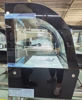 China Curved Double‑Tempered‑Glass Counter Chiller Top‑LED Cake Shop Pastry Display Unit for sale