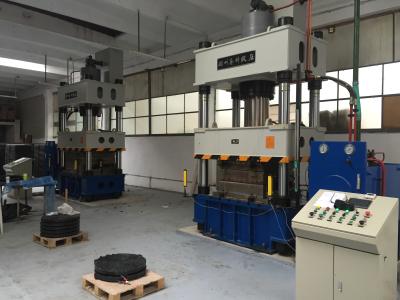 China Computerized 650 Ton Hydraulic Molding Press Machine For SMC Manhole Cover for sale
