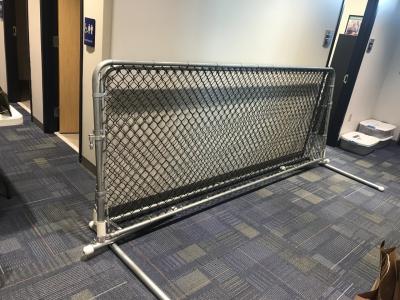 China Crowd Control Chain Link Fabric Porta Fence Telescope Bottom Leg Design Ball-Field Applications for sale