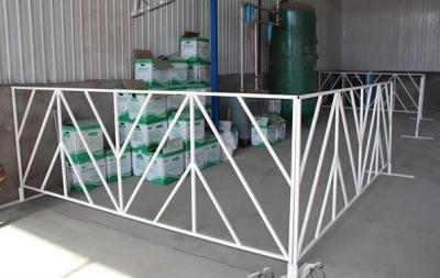 China sports portable US standard white powder coating crowd control barriers for sale