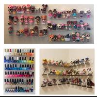 China Displaying Wiper Display Rack with Transparent Acrylic Wall Shelves and Brochure Holder for sale