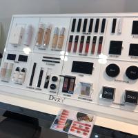 China Supermarket Rack Acrylic Black Display Cosmetic Fixture Set Makeup Display with Mirror Poster for sale