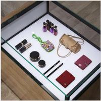 China Retailer Shops Modern Wood MDF Checkout Reception Desk with Glass Box Checkout Counter for sale