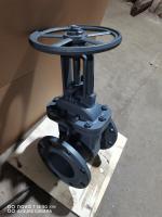 China DN100 PN16 Flanged Connection Cast Iron Gate Valve with Cast Steel Construction for sale