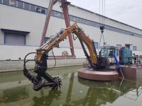 China Amphibious Dredger Watermaster 13m x 3.5m x 3.1m 27 Ton Eco Dredging Machine for sale