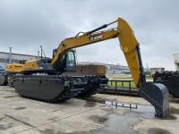China Hydraulic Multi Function Amphibious Dredger With Sealed Box Shaped Track Shoe for sale