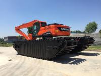China Hydraulic Multi Function Amphibious Dredger With Sealed Box Shaped Track Shoe for sale