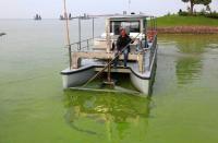 China Automatic 4 Row Submerged Aquatic Weed Harvester 50-110 HP Diesel Engine for Lakes for sale