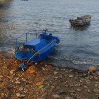China Mini Aquatic Weed Harvester 3000m2/H Capacity 1600mm Mowing Width 2-7km/h Speed for sale