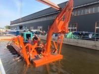 China Self-Propulsion Cutter Suction Amphibious Dredger 1500m Discharge for Wetland Excavation for sale
