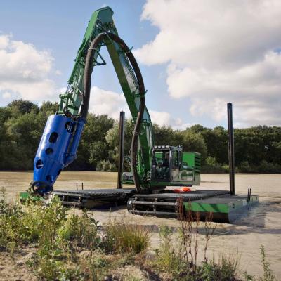 China Amphibious Excavator 4000mm Excavation Height 750mm Track Shoe Width 4.2m Digging Arm for sale