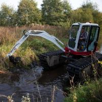 China Amphibious Excavator 4000mm Excavation Height 750mm Track Shoe Width 4.2m Digging Arm for sale
