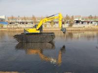 China Amphibious Excavator Dredger 6.5m Dredging Depth 194KW Engine 1500m Discharge Distance for sale