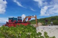 China Desilting Amphibious Dredger 56kw with Hydraulic Control Self Propelled for sale