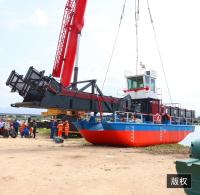 China Automated Aquatic Weed Harvester 0.5m Draft Hydraulic System for Efficient Water Plant Removal for sale