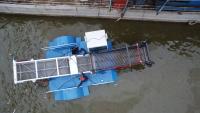 China Automated Aquatic Weed Harvester 0.5m Draft Hydraulic System for Efficient Water Plant Removal for sale