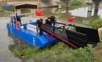 China Compact Diesel Engine Mini Harvester 6m x 3m x 2m for River Cleaning Water Weed Harvester Pond Weed Collector for sale