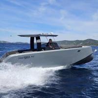 China 8.5m Aluminum Alloy Fishing Boat Multifunctional with Bedroom Bathroom 350hp for sale