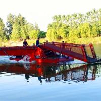 China Diesel Powered Aquatic Weed Harvester with 1.2m Dredging Depth and Customized Dimensions for Efficient Water Grass Collection for sale