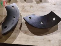 China Ni-Hard Cast Iron Curved Blade, High Wear Resistance Concrete Mixer Wear Parts Nickel Hard Blade for sale
