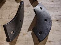 China Ni-Hard Cast Iron Curved Blade, High Wear Resistance Concrete Mixer Wear Parts Nickel Hard Blade for sale