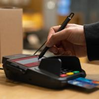 China Retail Store 4 Color Screen PCI PTS 6.X Payment POS With Memory Options for sale