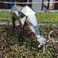 China Custom Stainless Steel Deer Sculpture with Mirror Polish Finish - SUS 304/316 Grade, 35-60 Day Lead Time for sale