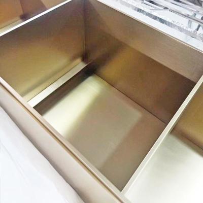 China ODM Tall Industrial Metal Display Cabinet SUS304 SUS316 Floor Standing Cupboard with 10+ Year Color Guarantee for sale