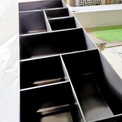 China SS316 Tall Metal Industrial Display Cabinet with PVD Coloring - Custom Sizes 15-30 Day Lead Time for sale