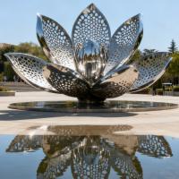 China 316L Mirror Stainless Steel Sculpture Gold Titanium Plating for Park Decoration for sale