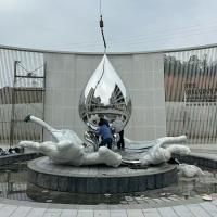 China 316L Mirror Stainless Steel Sculpture Gold Titanium Plating for Park Decoration for sale