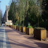 China Corten Steel Garden Cube Planter with Feet 60x60x60cm Custom Sizes Available for sale