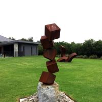 China Modern Cube Shape Corten Steel Sculpture Rusty Garden Statues for sale