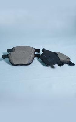 China Ford Low Dust Brake Pad Set For Front And Rear Positions for sale