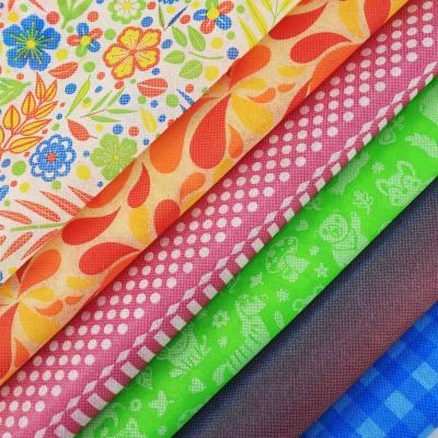 China PP Spunbonded Nonwoven Fabric 25-260GSM Biodegradable Tablecloth Bag Raw Material for sale