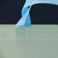 China Custom Laminated PP Non Woven Shopping Bag 26x9x32cm 80gsm Eco Friendly for sale