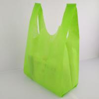 China Custom Non Woven T Shirt Shopping Bag 30x40cm Green Tote Handle Anti Pull for sale
