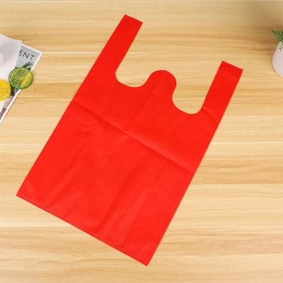 China Anti Bacterial PP Laminated Non Woven T Shirt Bag 80 GSM Shrink Resistant Shopping Tote for sale