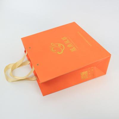 China Custom Logo Glossy Paper Shopping Bags with Rope Handles 28x20x10cm 120gsm for sale