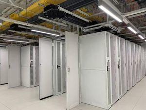 China Hot Aisle Cold Aisle Containment Server Data Center Cabinet Indoors Data Center Rack Access Control for sale
