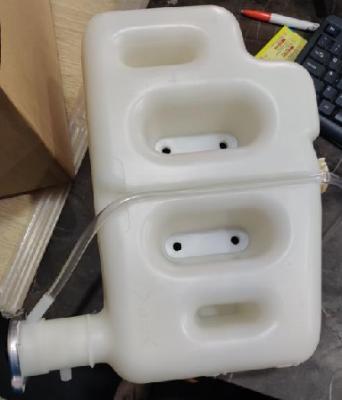 China WATER TANK ASSY 1-21481147-2 OEM REPLACEMENT COOLING SYSTEM TANK FOR ISUZU TRUCKS for sale