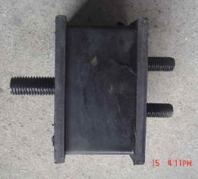 China TRUCK SPARE PART 1-53215061-0 FRONT RUBBER ENGINE MOUNTING FOR ISUZU TRUCKS for sale
