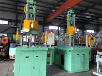 China VERTICAL Fully Automatic Hang Tag Injection Molding Machine Equipment With Plastic Lock for sale