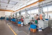 China VERTICAL Bumper Injection Molding Machine PVC Vertical Car Molding Making Machine for sale