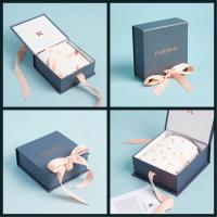 China Customized Printing Packaging Box With Double Side Printing And Rope Handle for sale