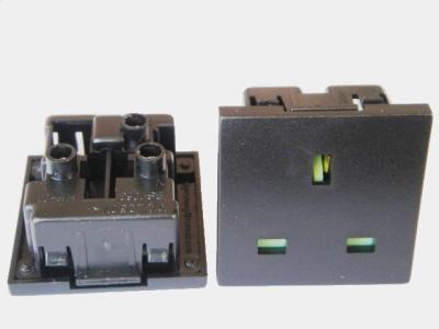 China UK Standard BS1363 Wall Power Outlet Socket 250V 13A with 50×50mm Dimensions and PC/PA66 Construction for sale